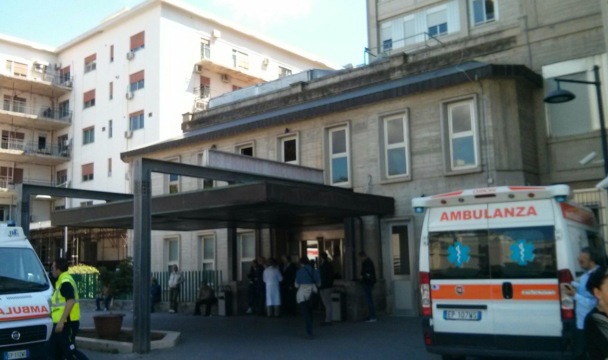 Cade da quattro metri durante un trasloco, ragazzo grave al Villa Sofia di Palermo - PalermoLive.it