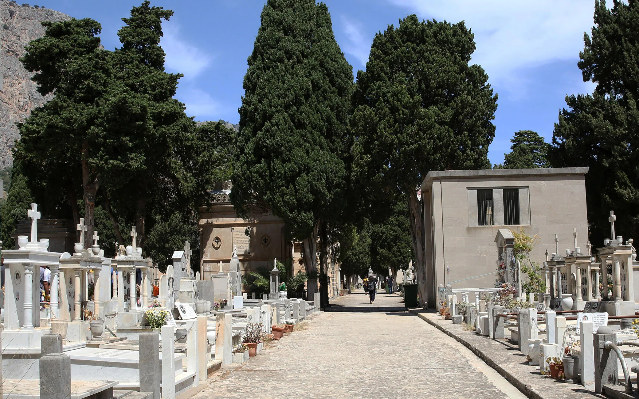 Ampliamento cimitero dei Rotoli, affidati i lavori per il nuovo ...