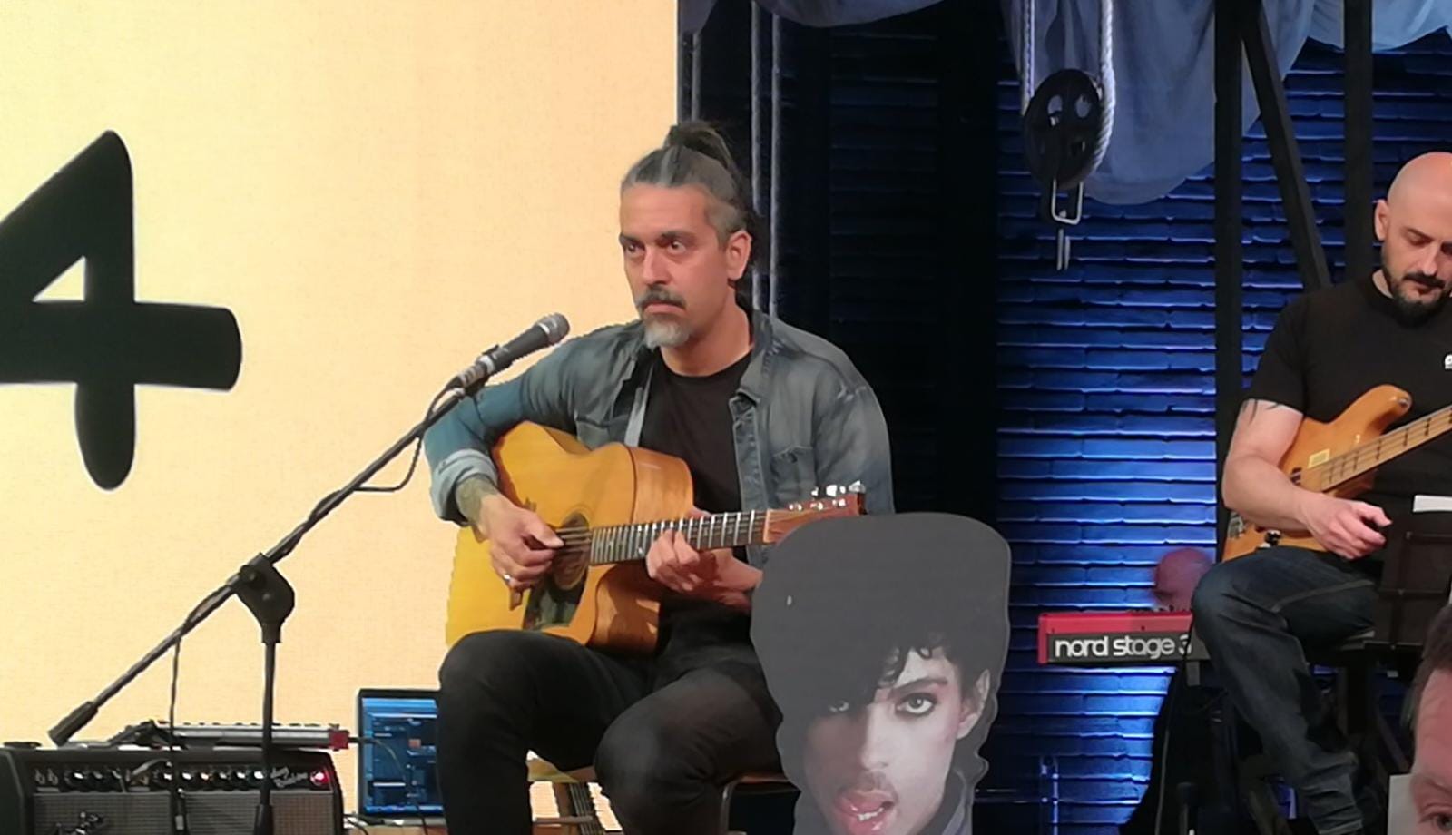 Propaganda Live, dov’è finito il musicista Roberto Angelini?