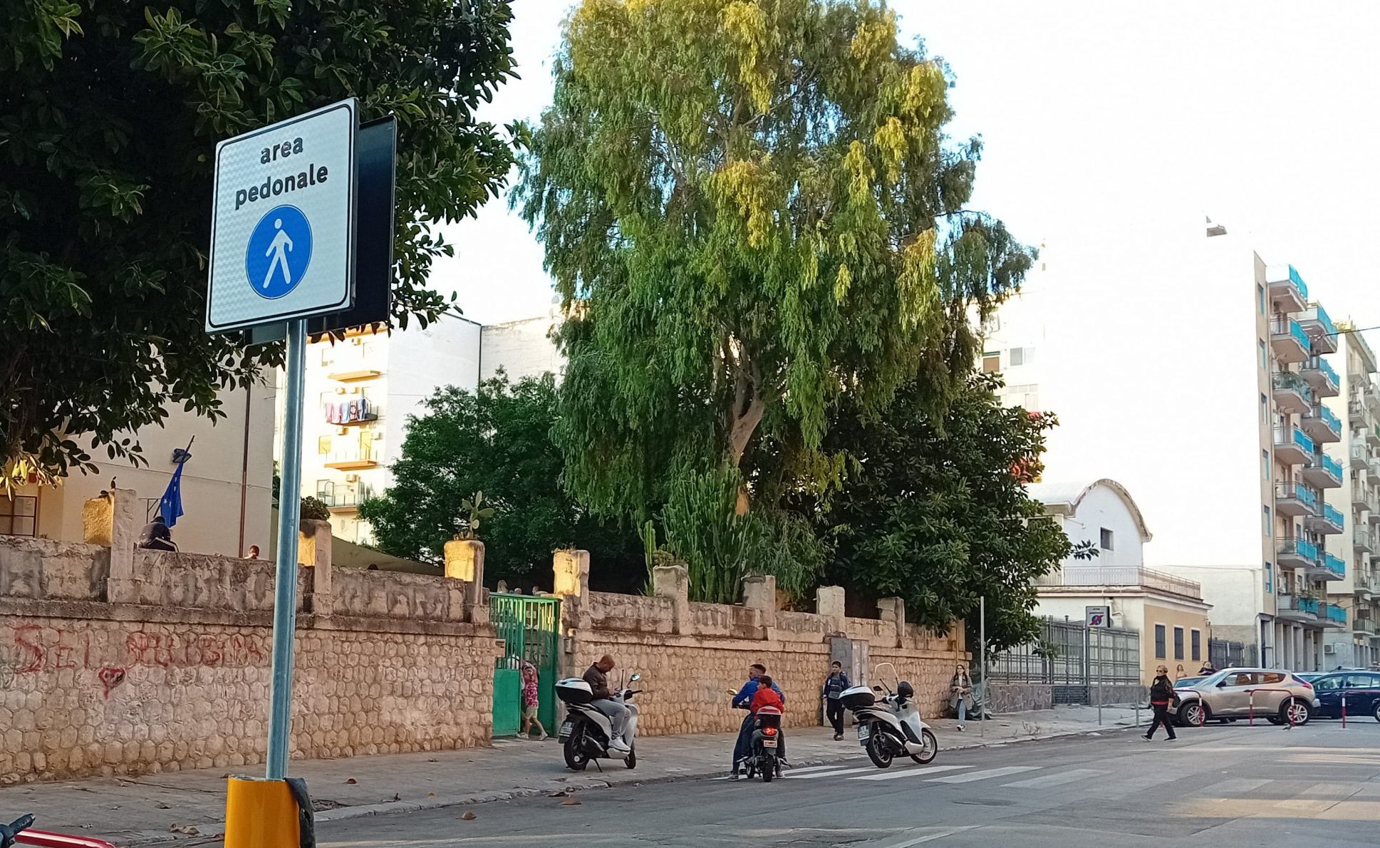 Area pedonale, limite a 30km/h e attraversamenti più sicuri in via ...