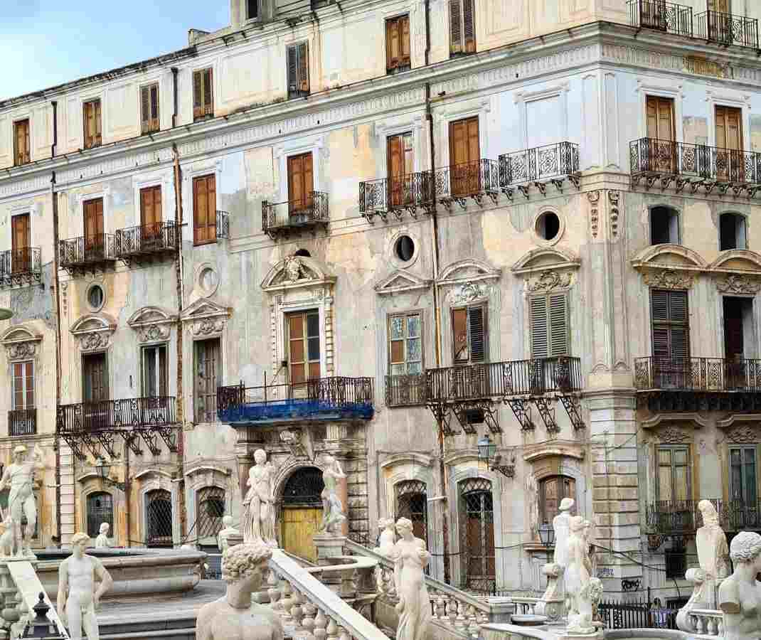 Palazzo Guggino è in vendita, in piazza Pretoria potrebbe rinascere una ...