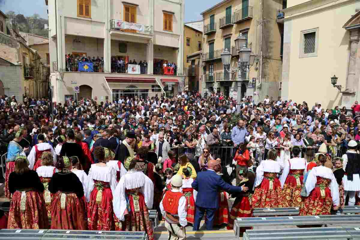 La Pasqua arbëreshe di Piana degli Albanesi 2025: sacralità e ...